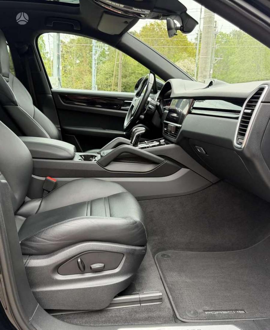 Black Porsche Cayenne Coupe 2021 in Jurmala, with an engine capacity of 3.00 L and mileage of 84 thousand km for 50900 €, photo 13 on AUTOMOTO.COM.LV