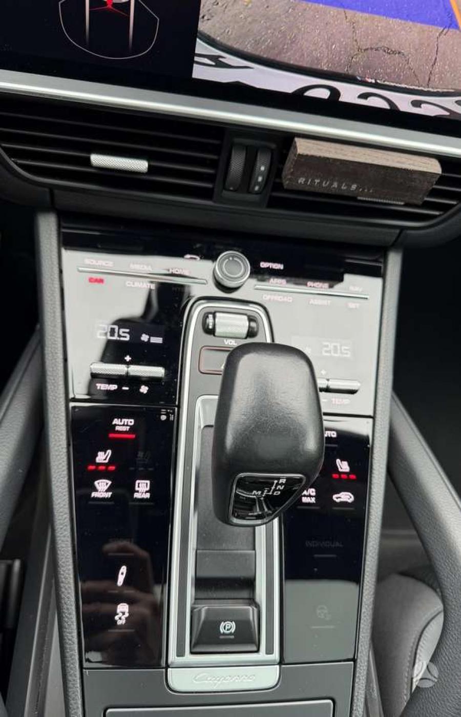 Black Porsche Cayenne Coupe 2021 in Jurmala, with an engine capacity of 3.00 L and mileage of 84 thousand km for 50900 €, photo 15 on AUTOMOTO.COM.LV