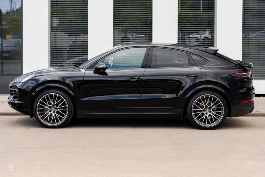 Black Porsche Cayenne Coupe 2023 in Vilnius, with an engine capacity of 3.00 L and mileage of 47 thousand km for 88000 €, photo 2 on AUTOMOTO.COM.LV