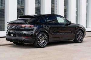 Black Porsche Cayenne Coupe 2023 in Vilnius, with an engine capacity of 3.00 L and mileage of 47 thousand km for 88000 €, photo 6 on AUTOMOTO.COM.LV