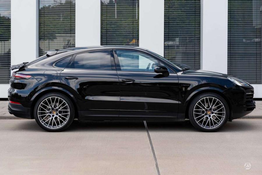 Black Porsche Cayenne Coupe 2023 in Vilnius, with an engine capacity of 3.00 L and mileage of 47 thousand km for 88000 €, photo 7 on AUTOMOTO.COM.LV