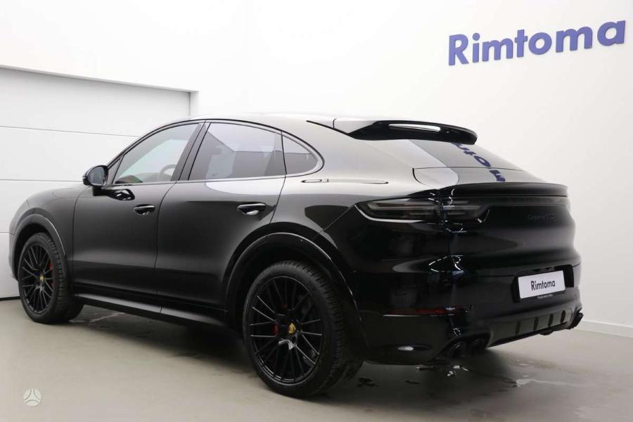 Melns Porsche Cayenne Coupe 2023 Viļņa, ar dzinēja tilpumu 4.00 L un nobraukumu 52 tūkst. km par 88900 €, foto 2 vietnē AUTOMOTO.COM.LV