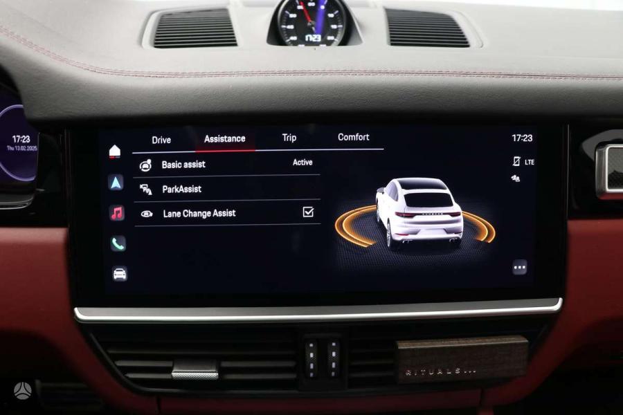 Melns Porsche Cayenne Coupe 2023 Viļņa, ar dzinēja tilpumu 4.00 L un nobraukumu 65 tūkst. km par 81900 €, foto 21 vietnē AUTOMOTO.COM.LV