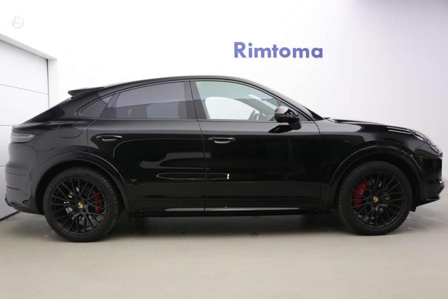 Melns Porsche Cayenne Coupe 2023 Viļņa, ar dzinēja tilpumu 4.00 L un nobraukumu 65 tūkst. km par 81900 €, foto 4 vietnē AUTOMOTO.COM.LV