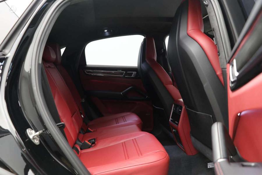Melns Porsche Cayenne Coupe 2023 Viļņa, ar dzinēja tilpumu 4.00 L un nobraukumu 65 tūkst. km par 81900 €, foto 10 vietnē AUTOMOTO.COM.LV