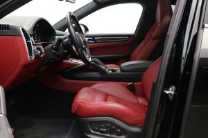 Melns Porsche Cayenne Coupe 2023 Viļņa, ar dzinēja tilpumu 4.00 L un nobraukumu 65 tūkst. km par 81900 €, foto 12 vietnē AUTOMOTO.COM.LV