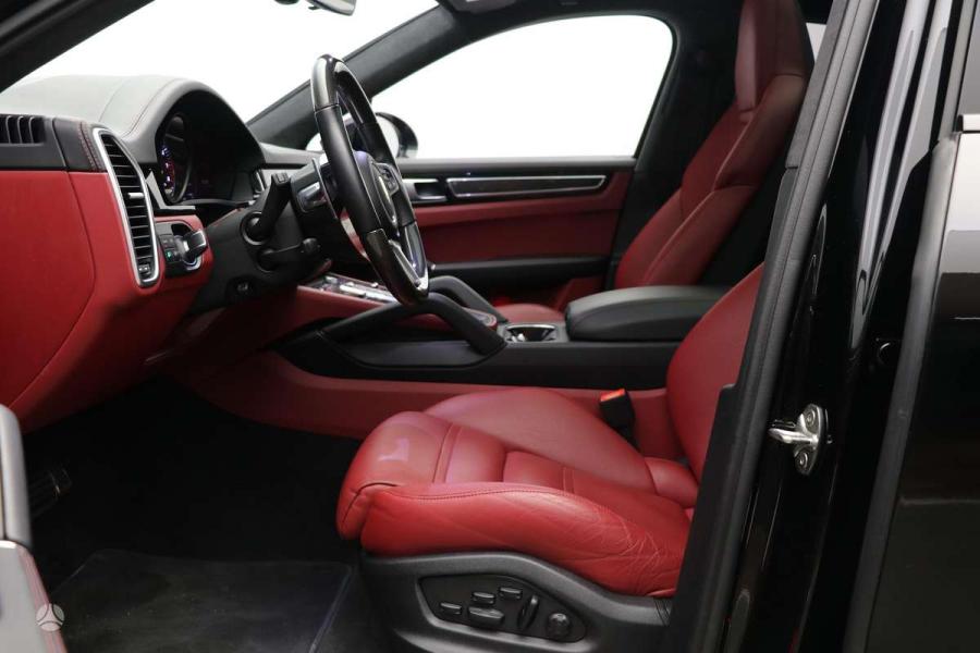 Melns Porsche Cayenne Coupe 2023 Viļņa, ar dzinēja tilpumu 4.00 L un nobraukumu 65 tūkst. km par 81900 €, foto 12 vietnē AUTOMOTO.COM.LV