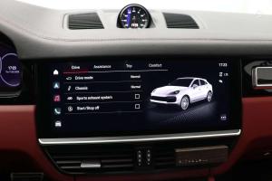 Melns Porsche Cayenne Coupe 2023 Viļņa, ar dzinēja tilpumu 4.00 L un nobraukumu 65 tūkst. km par 81900 €, foto 20 vietnē AUTOMOTO.COM.LV