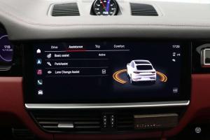 Melns Porsche Cayenne Coupe 2023 Viļņa, ar dzinēja tilpumu 4.00 L un nobraukumu 65 tūkst. km par 81900 €, foto 21 vietnē AUTOMOTO.COM.LV
