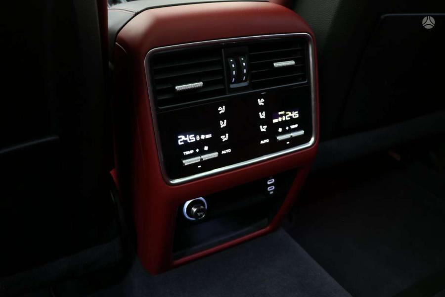 Melns Porsche Cayenne Coupe 2023 Viļņa, ar dzinēja tilpumu 4.00 L un nobraukumu 65 tūkst. km par 81900 €, foto 24 vietnē AUTOMOTO.COM.LV