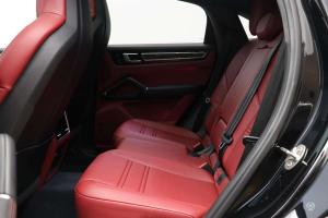 Black Porsche Cayenne Coupe 2023 in Vilnius, with an engine capacity of 4.00 L and mileage of 65 thousand km for 81900 €, photo 11 on AUTOMOTO.COM.LV