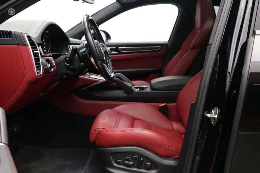 Black Porsche Cayenne Coupe 2023 in Vilnius, with an engine capacity of 4.00 L and mileage of 65 thousand km for 81900 €, photo 12 on AUTOMOTO.COM.LV