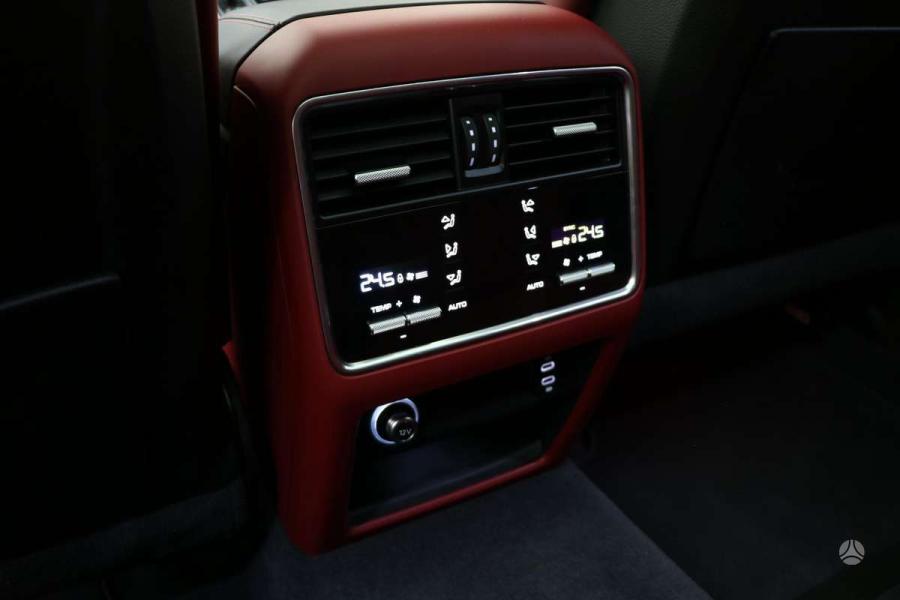 Black Porsche Cayenne Coupe 2023 in Vilnius, with an engine capacity of 4.00 L and mileage of 65 thousand km for 81900 €, photo 24 on AUTOMOTO.COM.LV