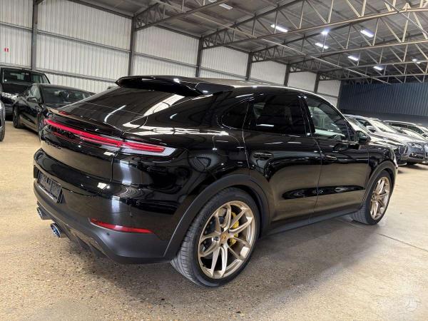 Черный Порше Cayenne Coupe 2024 в Вильнюс, объемом двигателя 0.00 л и пробегом 86 тыс. км за 132000 €, фото 4 на AUTOMOTO.COM.LV