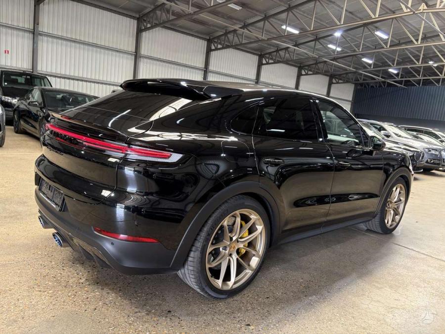 Melns Porsche Cayenne Coupe 2024 Viļņa, ar dzinēja tilpumu 0.00 L un nobraukumu 86 tūkst. km par 132000 €, foto 5 vietnē AUTOMOTO.COM.LV