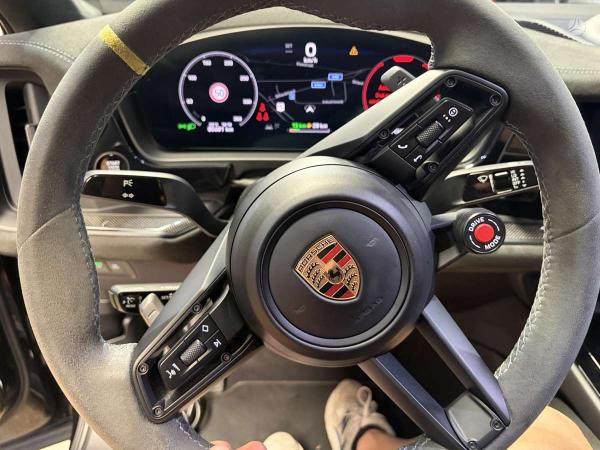 Черный Порше Cayenne Coupe 2024 в Вильнюс, объемом двигателя 0.00 л и пробегом 86 тыс. км за 132000 €, фото 8 на AUTOMOTO.COM.LV