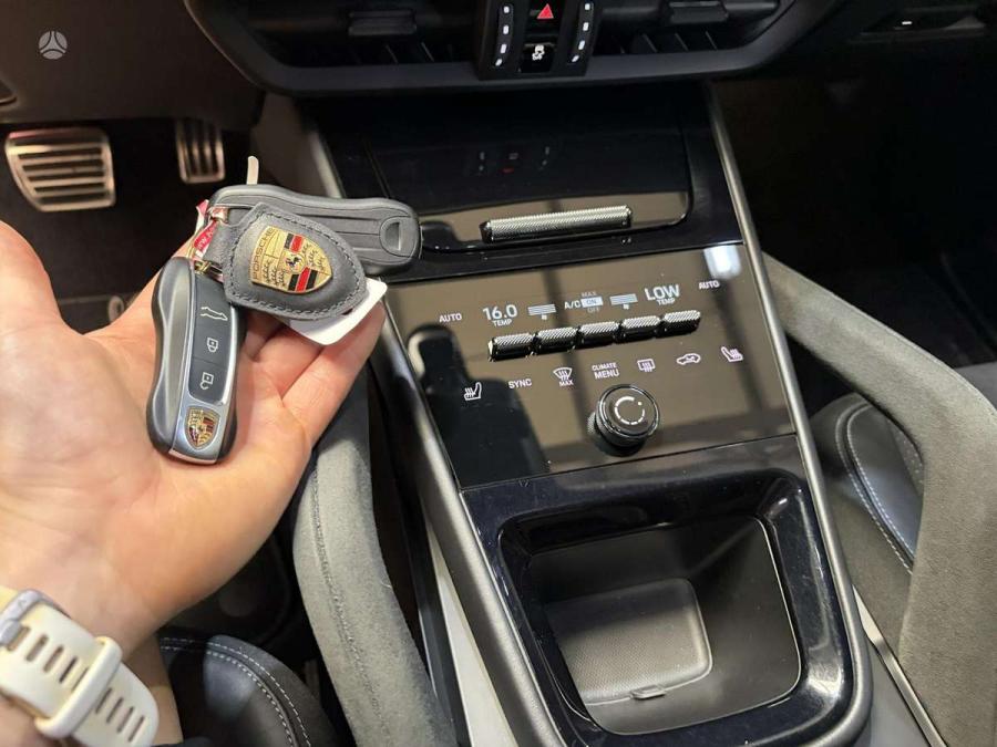 Melns Porsche Cayenne Coupe 2024 Viļņa, ar dzinēja tilpumu 0.00 L un nobraukumu 86 tūkst. km par 132000 €, foto 10 vietnē AUTOMOTO.COM.LV