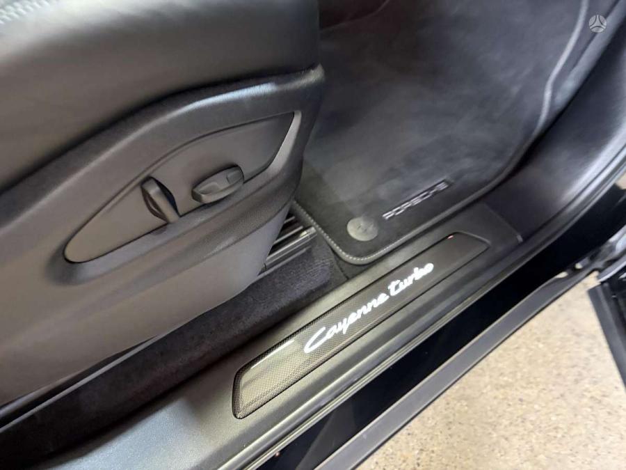 Melns Porsche Cayenne Coupe 2024 Viļņa, ar dzinēja tilpumu 0.00 L un nobraukumu 86 tūkst. km par 132000 €, foto 14 vietnē AUTOMOTO.COM.LV