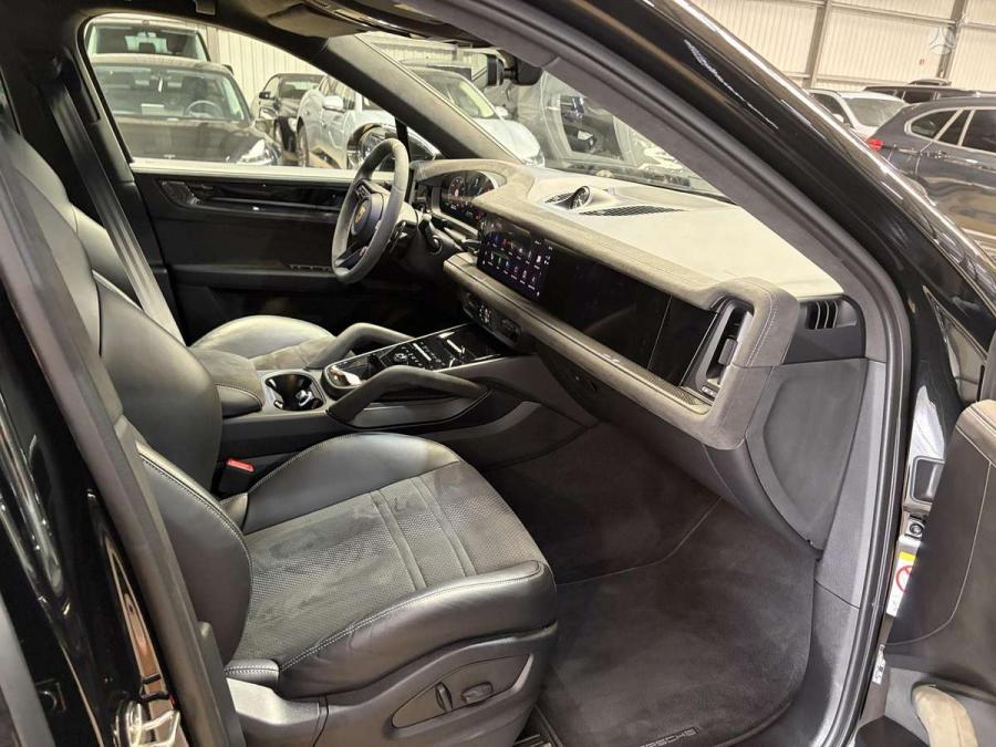 Melns Porsche Cayenne Coupe 2024 Viļņa, ar dzinēja tilpumu 0.00 L un nobraukumu 86 tūkst. km par 132000 €, foto 16 vietnē AUTOMOTO.COM.LV