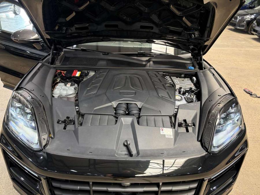 Melns Porsche Cayenne Coupe 2024 Viļņa, ar dzinēja tilpumu 0.00 L un nobraukumu 86 tūkst. km par 132000 €, foto 26 vietnē AUTOMOTO.COM.LV