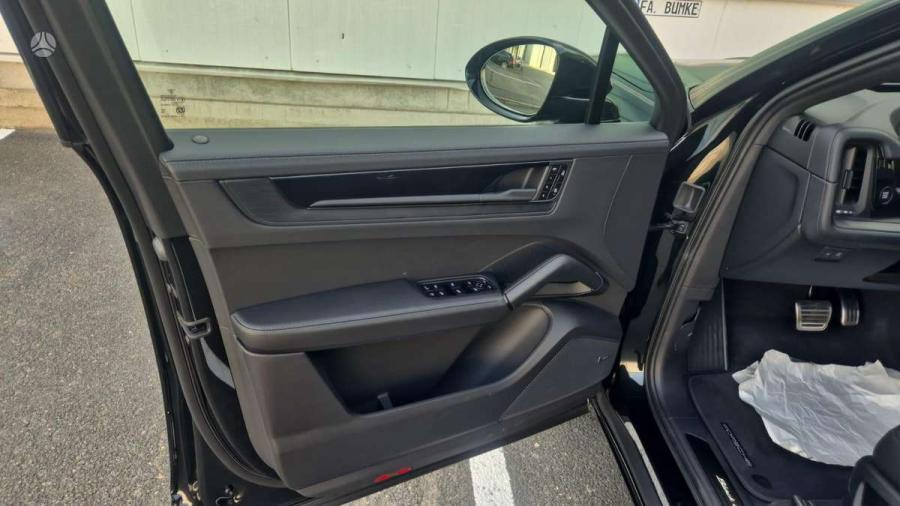 Melns Porsche Cayenne Coupe 2026 Viļņa, ar dzinēja tilpumu 3.00 L un nobraukumu 0 tūkst. km par 149919 €, foto 14 vietnē AUTOMOTO.COM.LV