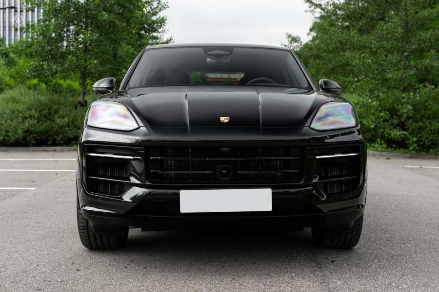 Black Porsche Cayenne Coupe 2026 in Vilnius, with an engine capacity of 3.00 L and mileage of 0 thousand km for 145200 €, photo 3 on AUTOMOTO.COM.LV