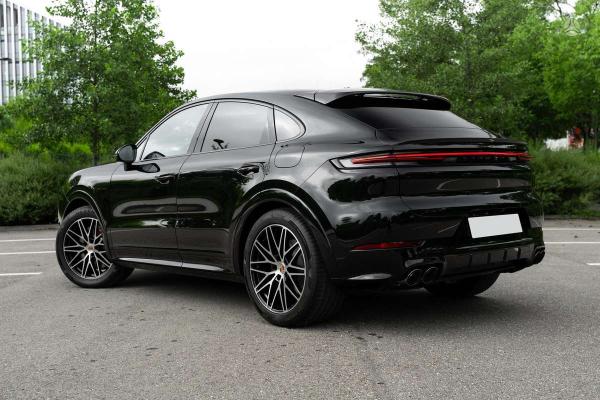 Porsche Cayenne Coupe 2026 in Vilnius on AUTOMOTO.COM.LV Black Porsche Cayenne Coupe 2026 in Vilnius, with an engine capacity of 3.00 L and mileage of 0 thousand km for 145200 €, photo 5 on AUTOMOTO.COM.LV