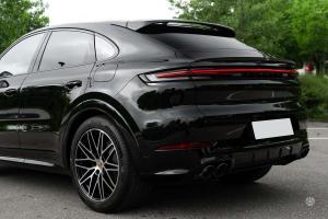 Black Porsche Cayenne Coupe 2026 in Vilnius, with an engine capacity of 3.00 L and mileage of 0 thousand km for 145200 €, photo 6 on AUTOMOTO.COM.LV
