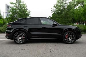 Black Porsche Cayenne Coupe 2026 in Vilnius, with an engine capacity of 3.00 L and mileage of 0 thousand km for 145200 €, photo 8 on AUTOMOTO.COM.LV