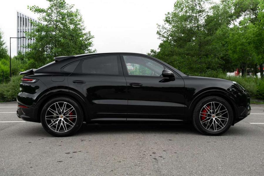 Black Porsche Cayenne Coupe 2026 in Vilnius, with an engine capacity of 3.00 L and mileage of 0 thousand km for 145200 €, photo 8 on AUTOMOTO.COM.LV