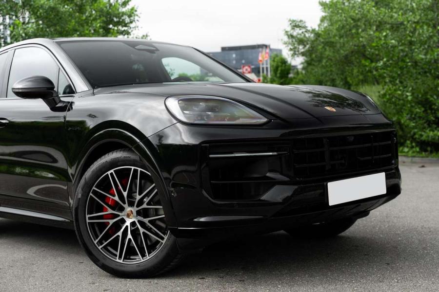Black Porsche Cayenne Coupe 2026 in Vilnius, with an engine capacity of 3.00 L and mileage of 0 thousand km for 145200 €, photo 19 on AUTOMOTO.COM.LV