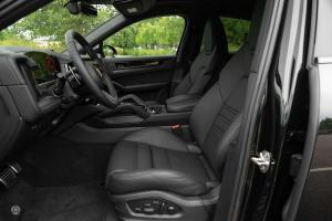 Black Porsche Cayenne Coupe 2026 in Vilnius, with an engine capacity of 3.00 L and mileage of 0 thousand km for 145200 €, photo 26 on AUTOMOTO.COM.LV