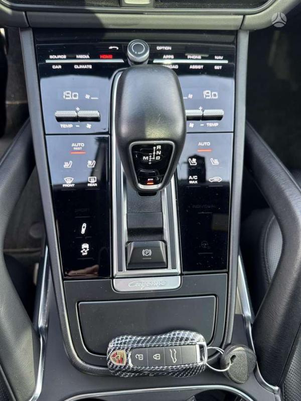 Black Porsche Cayenne Coupe 2020 in Siauliai, with an engine capacity of 4.00 L and mileage of 85 thousand km for 72000 €, photo 9 on AUTOMOTO.COM.LV