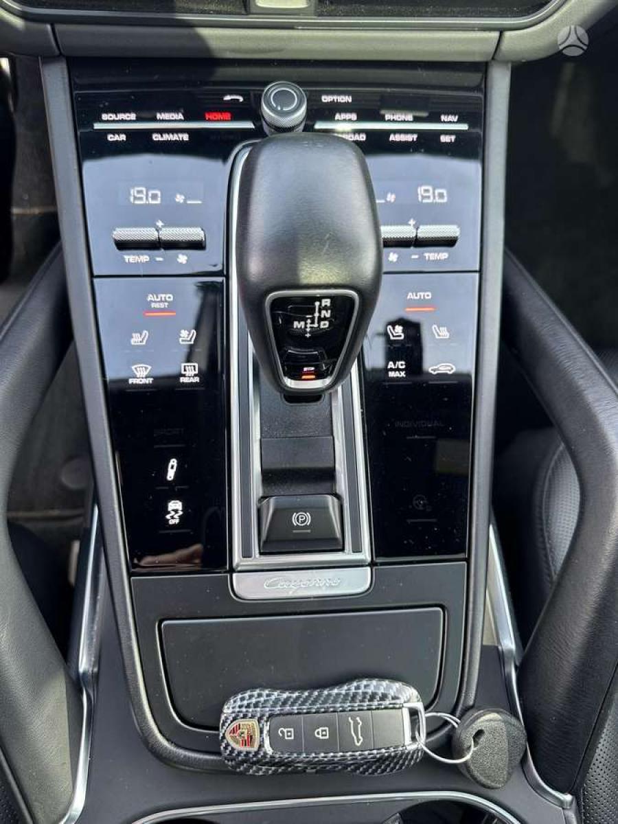 Black Porsche Cayenne Coupe 2020 in Siauliai, with an engine capacity of 4.00 L and mileage of 85 thousand km for 72000 €, photo 10 on AUTOMOTO.COM.LV