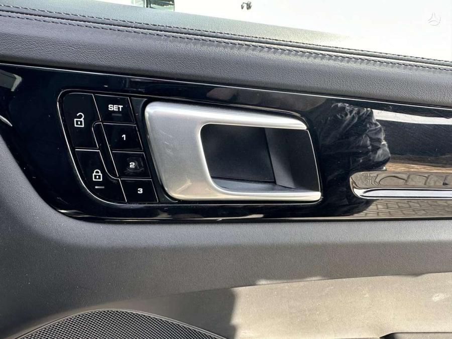 Black Porsche Cayenne Coupe 2020 in Siauliai, with an engine capacity of 4.00 L and mileage of 85 thousand km for 72000 €, photo 14 on AUTOMOTO.COM.LV