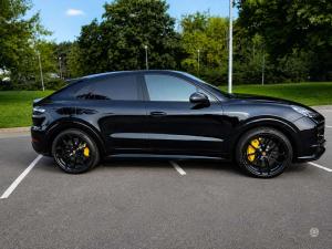 Blue Porsche Cayenne Coupe 2022 in Kaunas, with an engine capacity of 4.00 L and mileage of 28 thousand km for 145000 €, photo 6 on AUTOMOTO.COM.LV