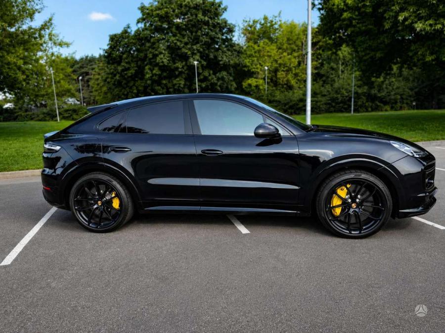 Blue Porsche Cayenne Coupe 2022 in Kaunas, with an engine capacity of 4.00 L and mileage of 28 thousand km for 145000 €, photo 6 on AUTOMOTO.COM.LV