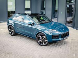 Blue Porsche Cayenne Coupe 2024 in Kaunas, with an engine capacity of 3.00 L and mileage of 25 thousand km for 99450 €, photo 4 on AUTOMOTO.COM.LV