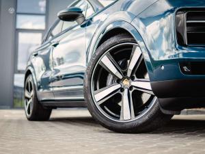 Blue Porsche Cayenne Coupe 2024 in Kaunas, with an engine capacity of 3.00 L and mileage of 25 thousand km for 99450 €, photo 7 on AUTOMOTO.COM.LV