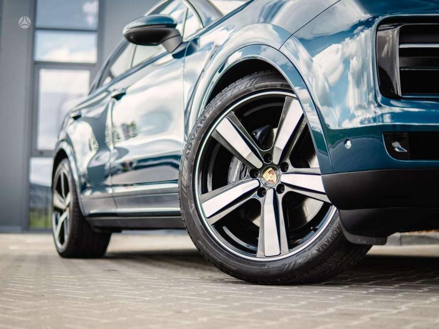 Blue Porsche Cayenne Coupe 2024 in Kaunas, with an engine capacity of 3.00 L and mileage of 25 thousand km for 99450 €, photo 7 on AUTOMOTO.COM.LV