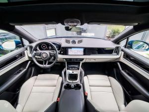 Blue Porsche Cayenne Coupe 2024 in Kaunas, with an engine capacity of 3.00 L and mileage of 25 thousand km for 99450 €, photo 18 on AUTOMOTO.COM.LV