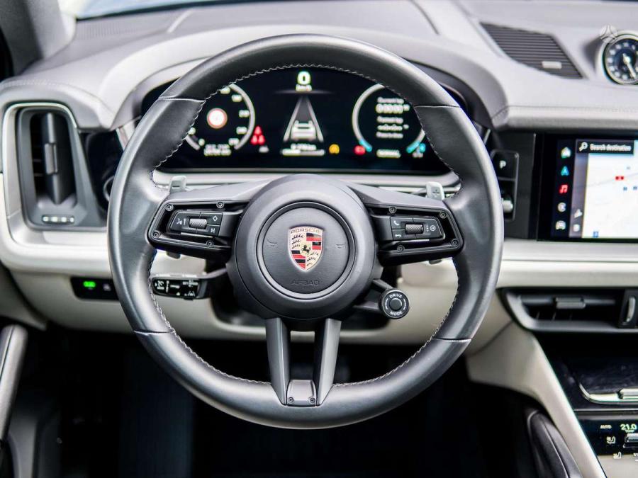 Blue Porsche Cayenne Coupe 2024 in Kaunas, with an engine capacity of 3.00 L and mileage of 25 thousand km for 99450 €, photo 20 on AUTOMOTO.COM.LV