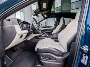 Blue Porsche Cayenne Coupe 2024 in Kaunas, with an engine capacity of 3.00 L and mileage of 25 thousand km for 99450 €, photo 25 on AUTOMOTO.COM.LV