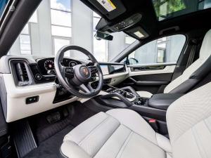 Blue Porsche Cayenne Coupe 2024 in Kaunas, with an engine capacity of 3.00 L and mileage of 25 thousand km for 99450 €, photo 26 on AUTOMOTO.COM.LV