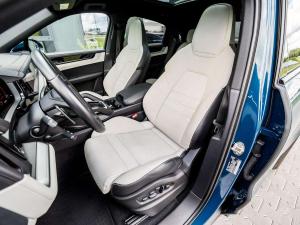 Blue Porsche Cayenne Coupe 2024 in Kaunas, with an engine capacity of 3.00 L and mileage of 25 thousand km for 99450 €, photo 27 on AUTOMOTO.COM.LV