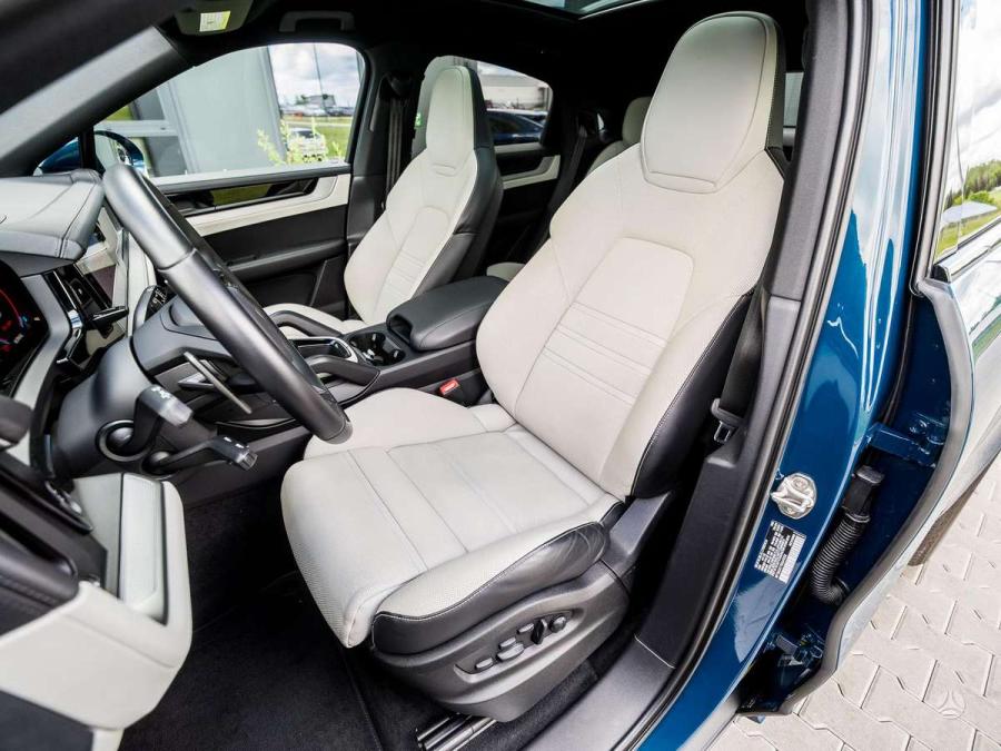 Blue Porsche Cayenne Coupe 2024 in Kaunas, with an engine capacity of 3.00 L and mileage of 25 thousand km for 99450 €, photo 27 on AUTOMOTO.COM.LV