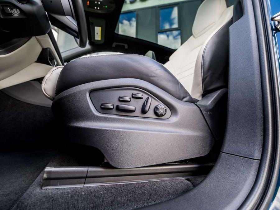 Blue Porsche Cayenne Coupe 2024 in Kaunas, with an engine capacity of 3.00 L and mileage of 25 thousand km for 99450 €, photo 30 on AUTOMOTO.COM.LV