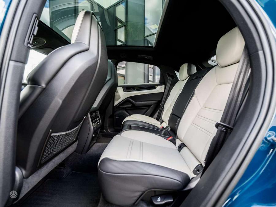 Blue Porsche Cayenne Coupe 2024 in Kaunas, with an engine capacity of 3.00 L and mileage of 25 thousand km for 99450 €, photo 34 on AUTOMOTO.COM.LV