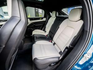 Blue Porsche Cayenne Coupe 2024 in Kaunas, with an engine capacity of 3.00 L and mileage of 25 thousand km for 99450 €, photo 35 on AUTOMOTO.COM.LV