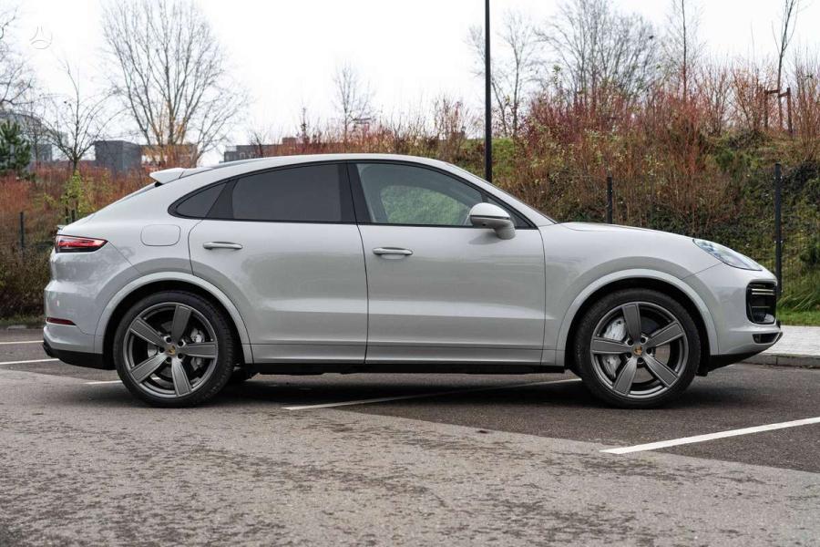 Grey Porsche Cayenne Coupe 2019 in Vilnius, with an engine capacity of 4.00 L and mileage of 70 thousand km for 84990 €, photo 4 on AUTOMOTO.COM.LV